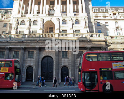 Double-decker buses on Threadneedle Street showing the Bank of England ...