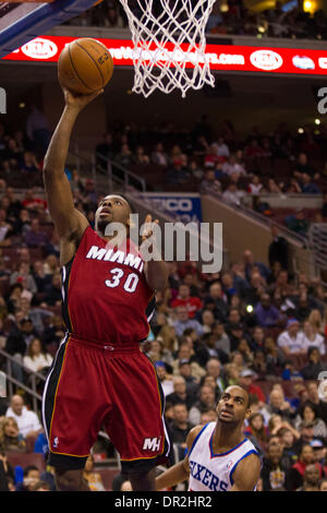 Miami Heat point guard Norris Cole (30) battles to get around ...