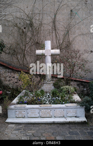 Monet family tomb at the Sainte Radegonde Church Giverny Normandy ...