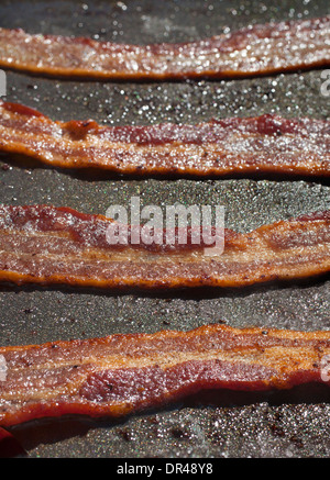 Fried bacon, bacon strips in frying pan, breakfast bacon Stock Photo ...