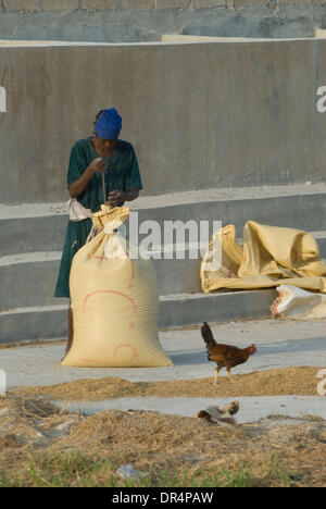 Apr 22, 2009 - Gonaives, Haiti - Locals crowd a bus bound for the ...
