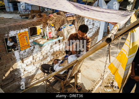 India, Ahmedabad, Street barber shaving customer Stock Photo - Alamy