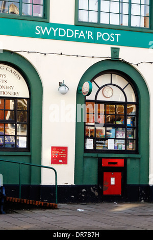 Post Office sign in Welsh, Swyddfa'r Post, Abergavenny, Wales, UK Stock ...