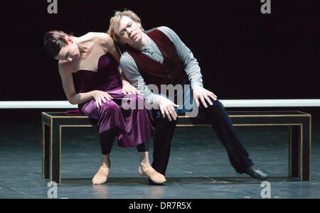 Ballet dancers Beatrice Knop (L-R), Vladimir Malakhov and Shoko ...