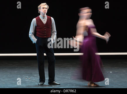 Ballet dancers Beatrice Knop (L-R), Vladimir Malakhov and Shoko ...