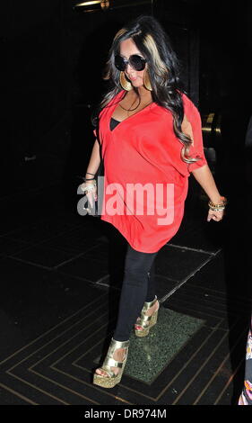 Pregnant reality star Nicole 'Snooki' Polizzi makes an appearance on ...