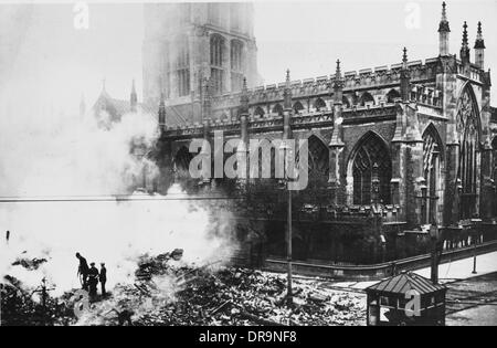 First Zeppelin air raid on London, 1915 Stock Photo: 65982860 - Alamy
