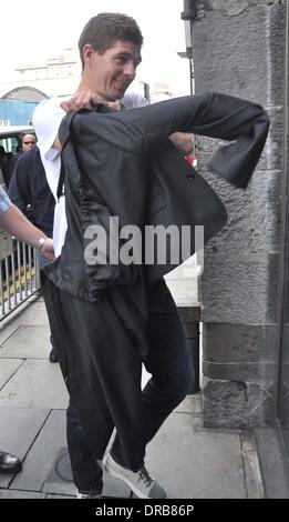 Steven Gerrard leaves Dublin's 98FM radio studios Dublin, Ireland - 07. ...