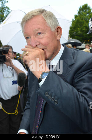 Sir Alex Ferguson (centre) on day three of the 2025 Cheltenham Festival ...