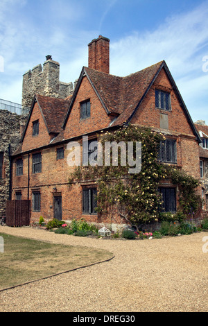 A building inside Framlingham Castle Stock Photo - Alamy