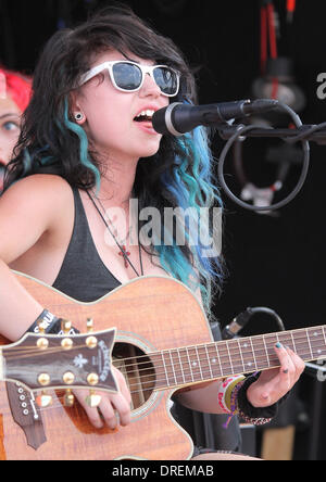 Cherry Bomb 2012 Vans Warped Tour at the Cruzan Amphitheatre ...