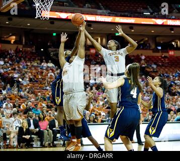 AUSTIN, TX - JANUARY 25: Texas Longhorns guard Tre Johnson (20) and ...