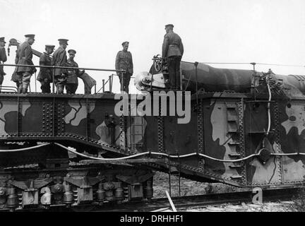 Large British gun inspected by George V and officers, WW1 Stock Photo ...