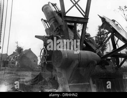 British Howitzer gun in action, Samarra, WW1 Stock Photo - Alamy