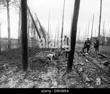 British soldiers digging a trench, WW1 Stock Photo: 66161078 - Alamy