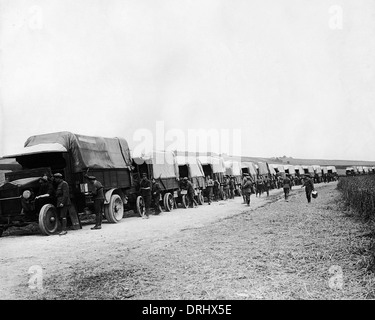 British lorries on a road, Western Front, WW1 Stock Photo: 66161169 - Alamy