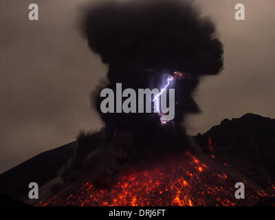 Volcanic Lightning during eruption at Sakurajima in Japan - 24 February ...