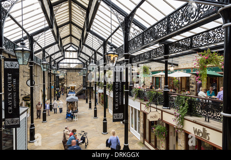 The centre of Skipton, North Yorkshire, England, UK, on a bright spring ...