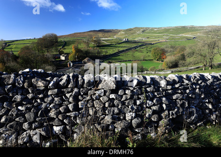 Autumn colours over Malhamdale, Yorkshire Dales National Park, England ...