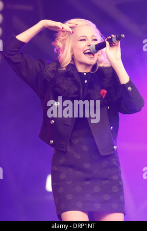 Pixie Lott performs Stock Photo - Alamy