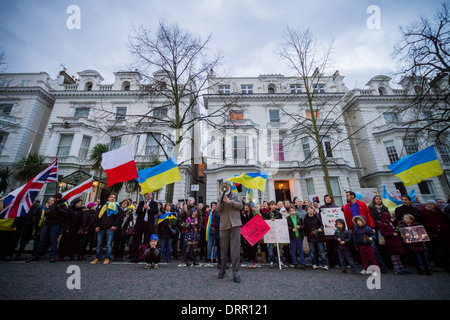 Euromaidan protest outside Ukrainian Embassy in London Stock Photo - Alamy