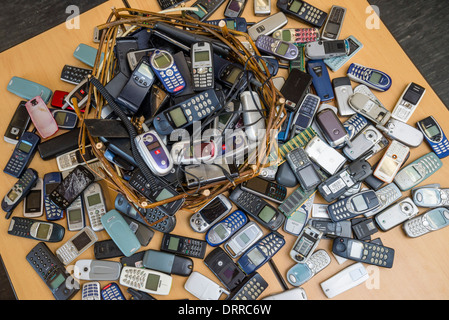 discarded mobile phones Stock Photo - Alamy