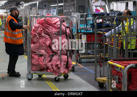Royal Mail postal workers at Preston Mail Centre Stock Photo - Alamy
