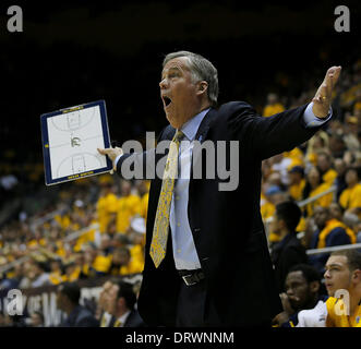California head coach Mike Montgomery walks onto court before an NCAA ...