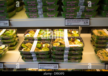 Itsu, Asian restaurant and take away food chain exterior and logo ...