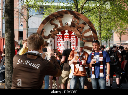 FC St. Pauli: Fans in der Gegengeraden, Millerntor, Hamburg ...