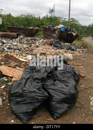 waste management dumping refuge litter landfill Stock Photo - Alamy