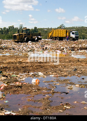 waste management dumping refuge litter landfill Stock Photo - Alamy