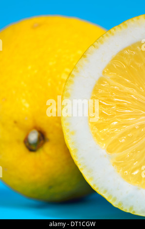 Close up of fresh ripe lemon in burlap sack Stock Photo - Alamy