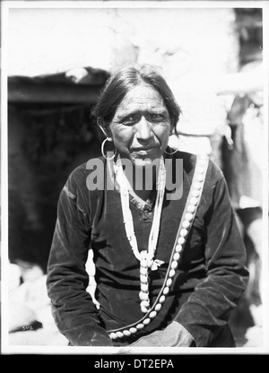 A vintage circa 1900 photo of Navajo Indians weaving at Canon de Chelle ...