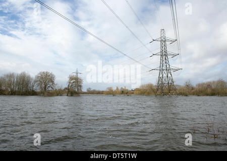 River Kennet flooding in Reading Oracle Shopping Centre Stock Photo - Alamy