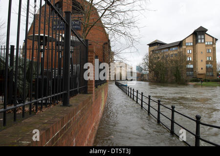 River Kennet flooding in Reading Oracle Shopping Centre Stock Photo - Alamy