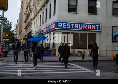 Seinfeld Monks Cafe Stock Photo - Alamy