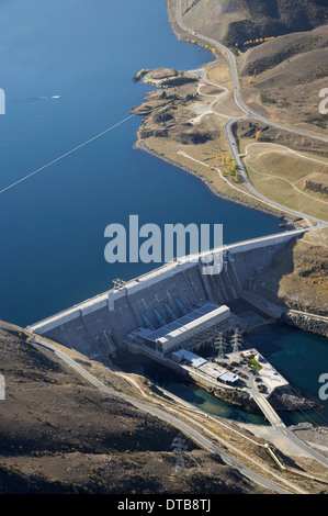 View of Clyde Dam and Lake Dunstan third largest hydroelectric dam ...