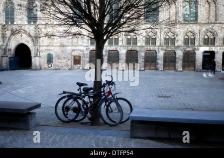 Ypres Cloth Hall (Dutch: Lakenhal or Lakenhalle), in Ypres ( Ieper ...