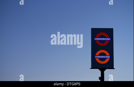 London overground sign, Hoxton Stock Photo: 108898794 - Alamy