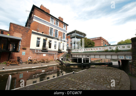 The Navigation Pub by the canal in Nottingham City, Nottinghamshire ...