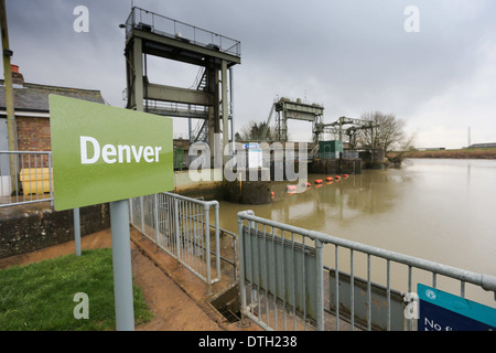 THE DENVER SLUICE ON CAMBRIDGESHIRE/NORFOLK BORDER Stock Photo - Alamy