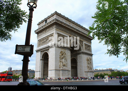 Arc de Triomphe roundabout Stock Photo - Alamy