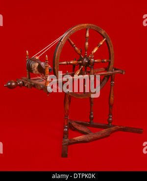 traditional wool spinning wheel welsh Wales Stock Photo: 66880755 - Alamy