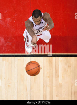 Cincinnati guard Sean Kilpatrick shoots against Connecticut in the ...