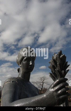 Staty in Paris Stock Photo - Alamy