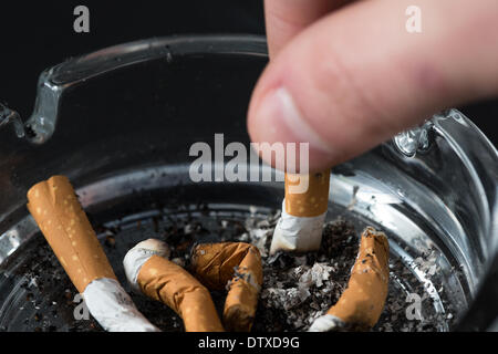 putting out a cigarette Stock Photo - Alamy