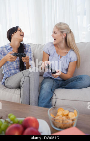 smiling friends playing video games at home Stock Photo - Alamy