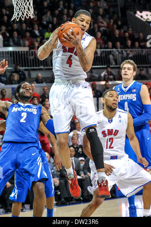 Southern Methodist Mustangs guard Keith Frazier (4) drives to the lane ...