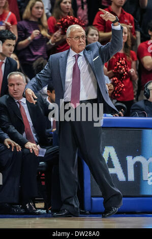 SMU head coach Larry Brown watches play against Memphis during an NCAA ...